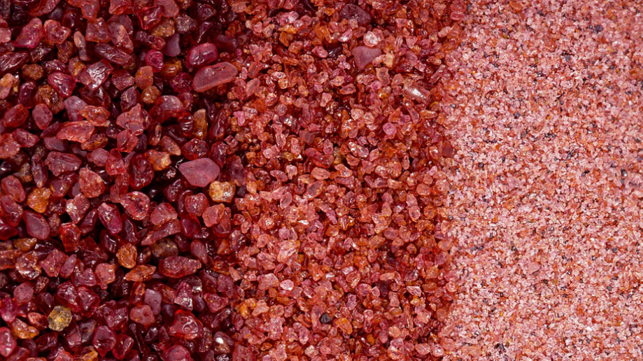 SGA Garnet, high density, hardness 8 mohs with long service life!